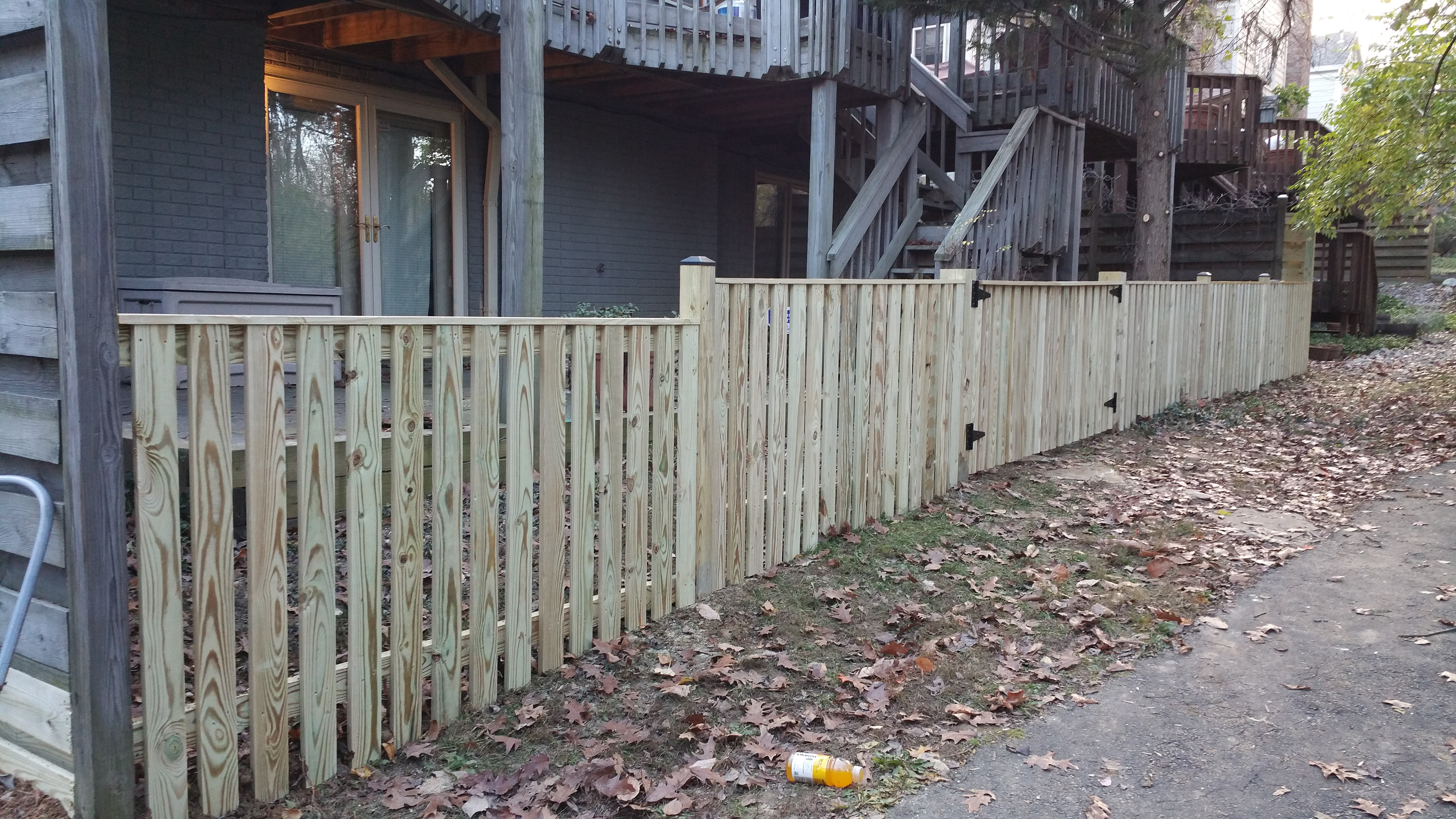 MetroGreen Fences, Decks, Porches & Remodeling - 4' Picket Fence