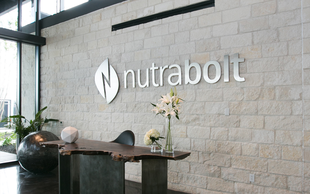RODCHAN.PSD - NUTRABOLT LOGO